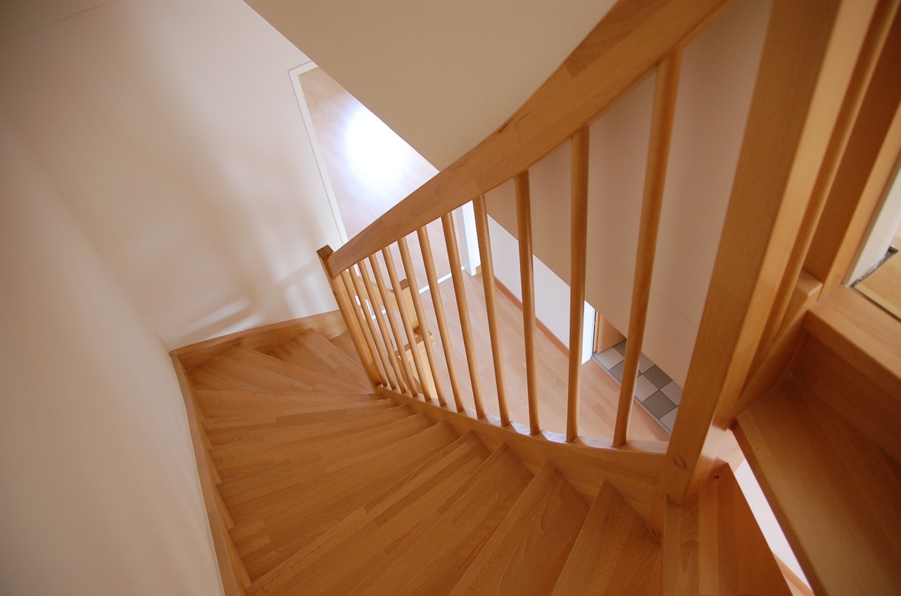 Open vs Closed Risers: Which Staircase Design Is Best for You ...